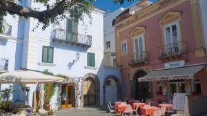 Visiter l'île d'Ischia et où dormir sur l'île Ischia - Virée-Malin.fr